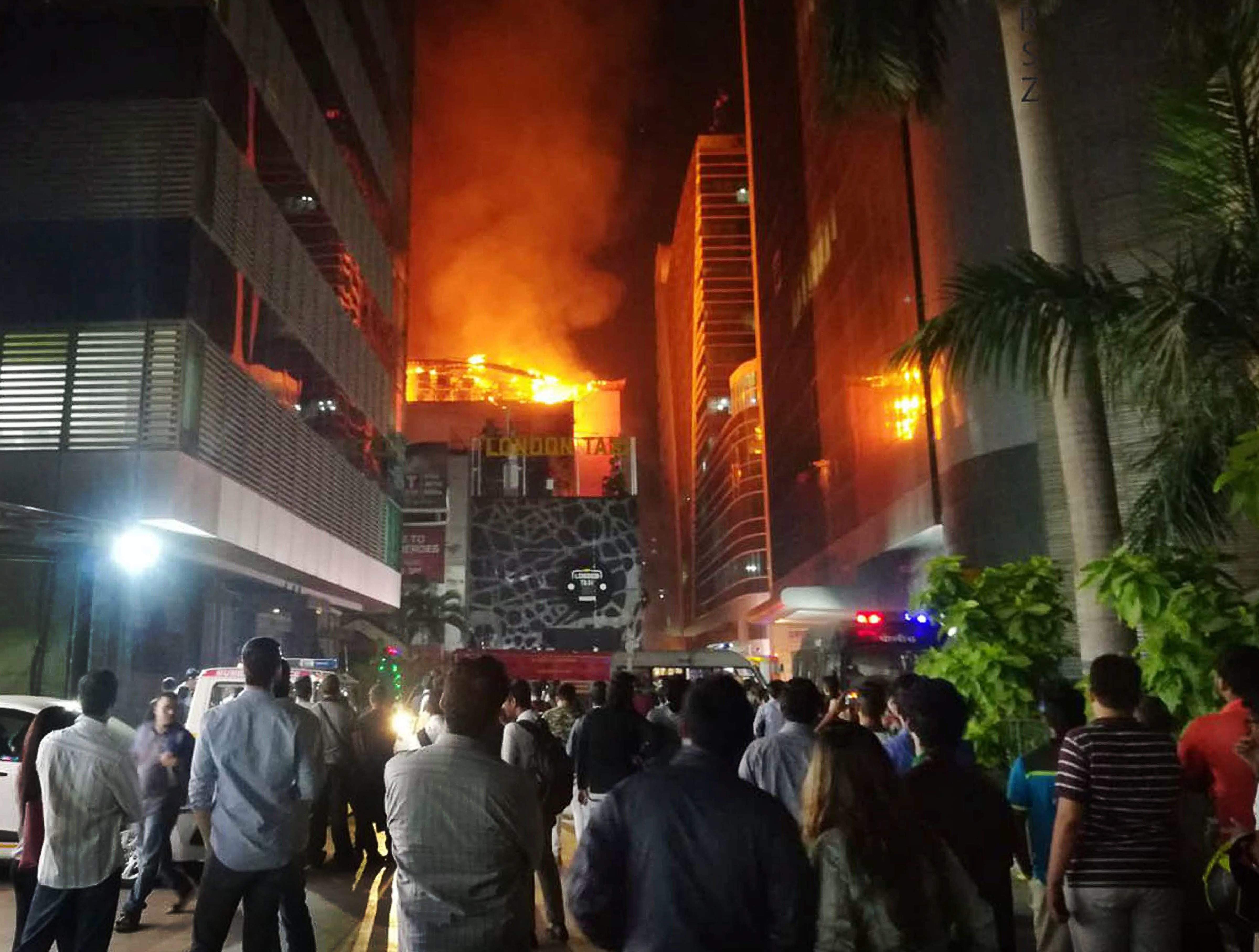 Mumbai: Fire Breaks Out on the 19th Floor of Residential Building in ...