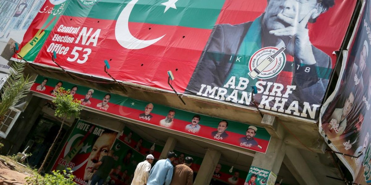 Pakistan's Middle Class Awaits a Miracle - The Wire