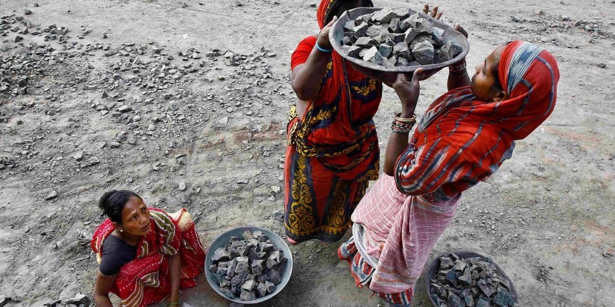 10 Women Workers Die Under Mound of Mud in Telangana - The Wire