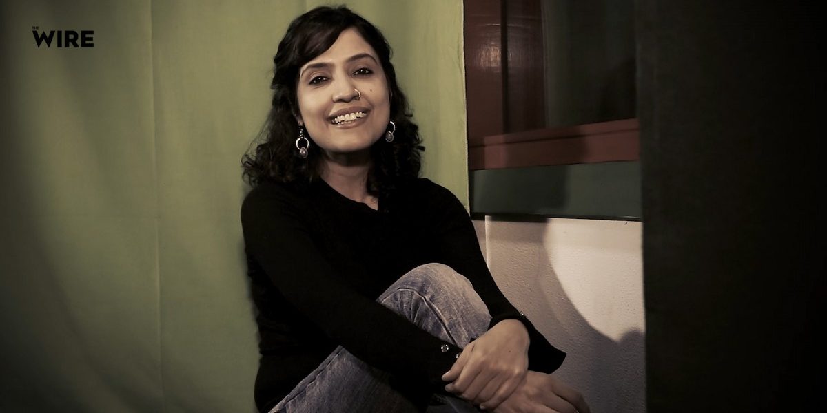 Watch | RJ Sayema Explains – and Sings – Faiz's 'Hum Dekhenge' - The Wire