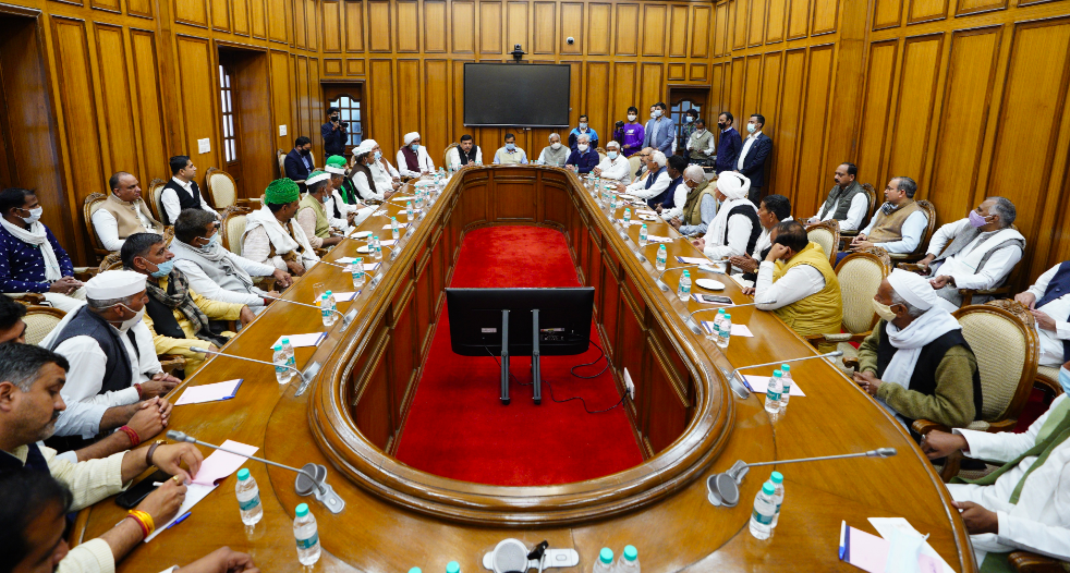 Kejriwal Hosts Western UP Farmers in Delhi Assembly, Demands Rollback ...