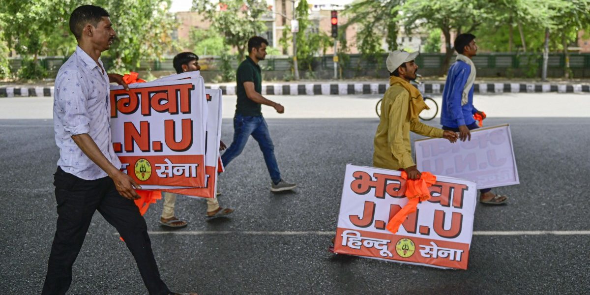 Following Ram Navami Row, Hindu Sena Puts up Saffron Flags, Posters Near JNU - The Wire