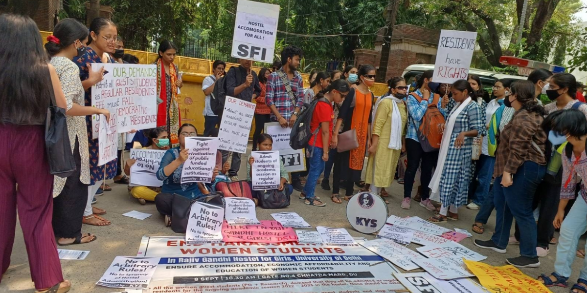 DU Women’s Hostel Residents Protest Against Order to Vacate Rooms - The ...