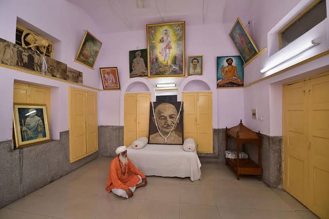 Mahatma Gandhi and the Story of Two Temples - The Wire