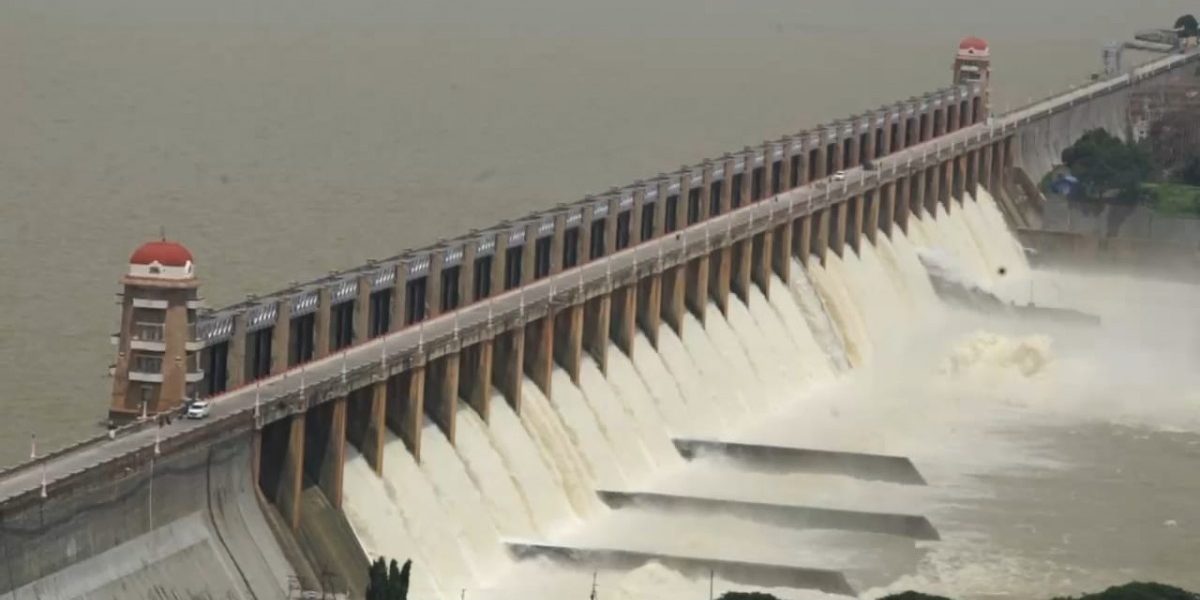 Tungabhadra Dam's Gate Washed Away, BRS and Congress Spar Over ...