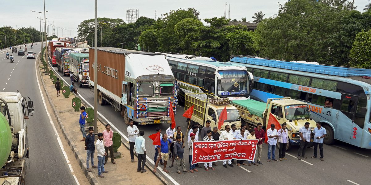 Central Trade Unions' Bharat Bandh Gets Underway, Over 25 Crore Workers ...